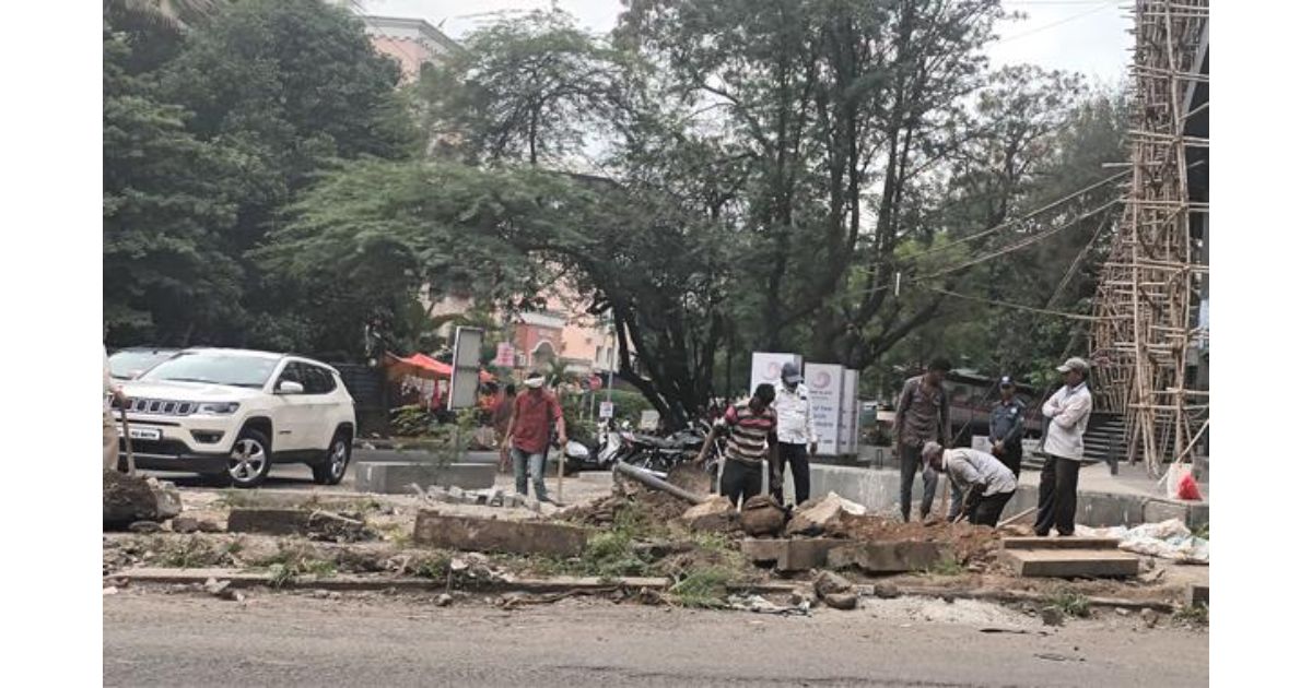 PMC realigns footpath outside One Place mall on Salunkhe Vihar road ...