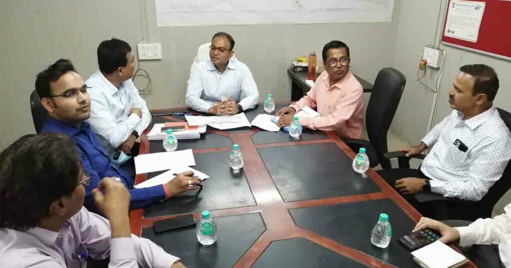 Pune Collector inspects NHAI’s flyover and road works at NDA chowk ...