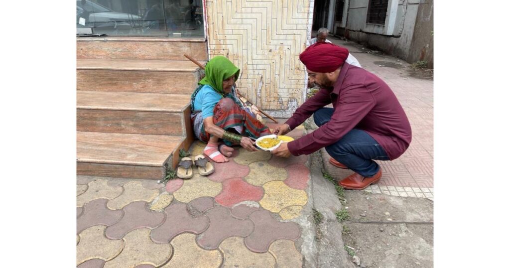 Langar seva for the needy - PUNE PULSE