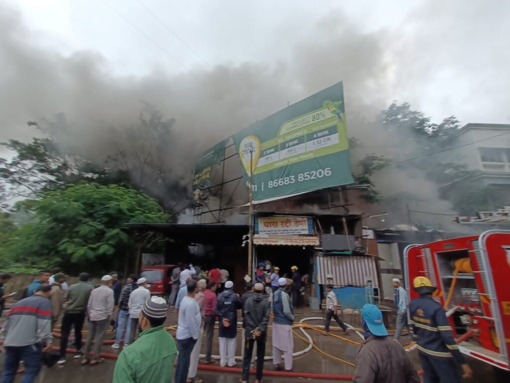 Pune News : Major fire breaks out at garage in Kondhwa - PUNE PULSE