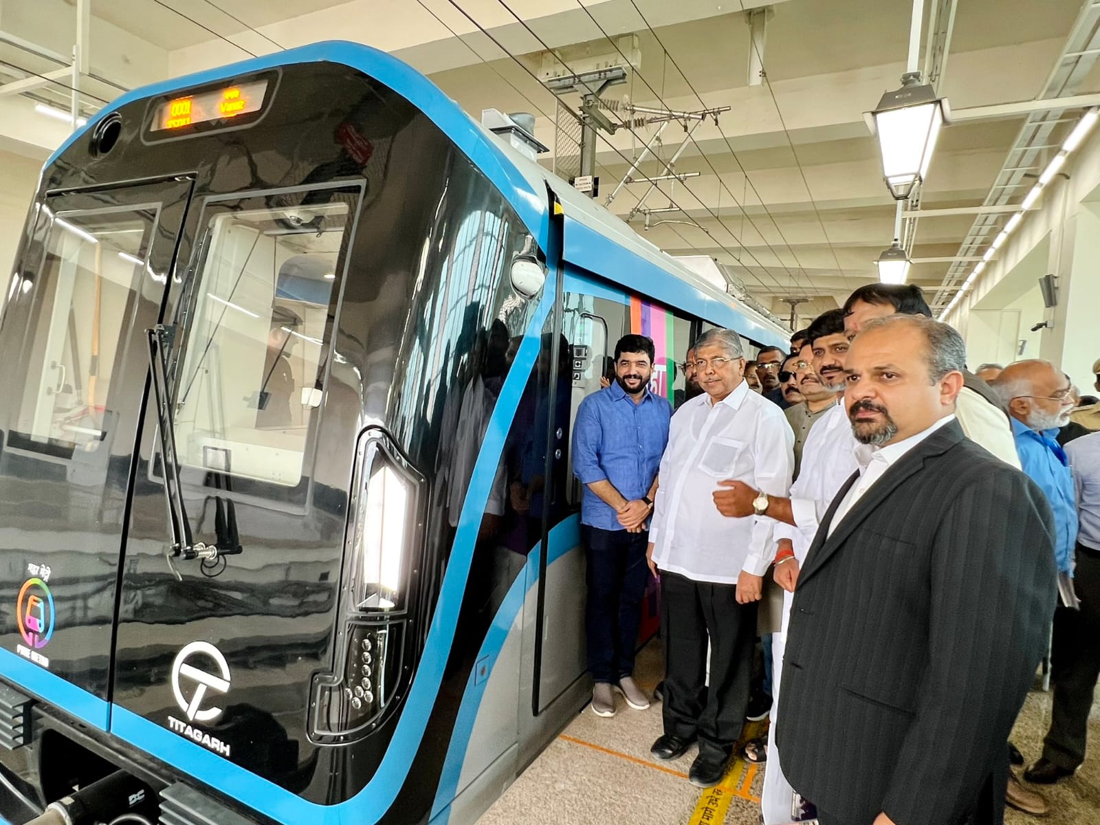 Pune Guardian Minister Inspects Metro Stations - PUNE PULSE