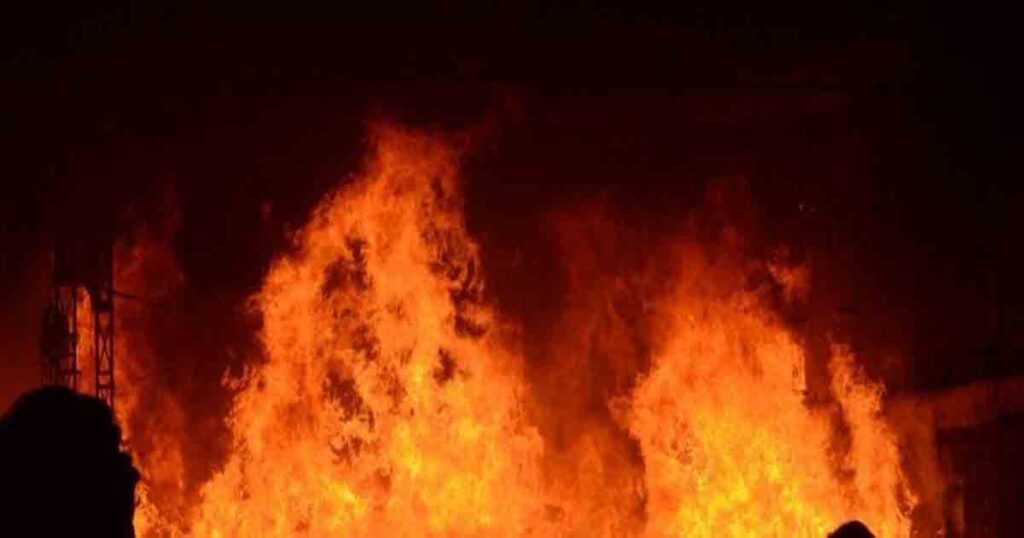 Pune News : Massive Fire Incident Engulfs Car Near Punawale Bridge ...