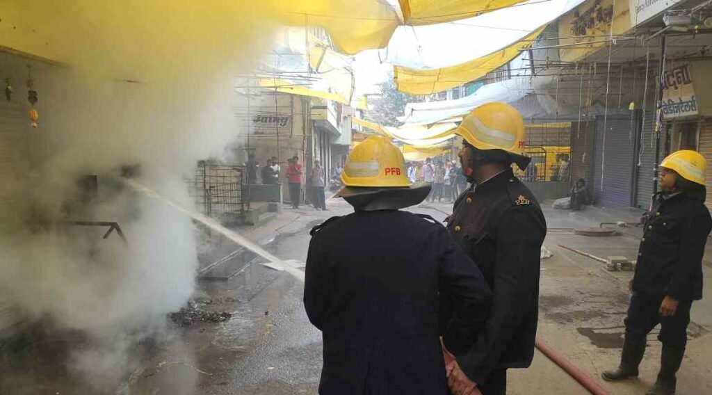 Second Fire Incident in Pune : Firefighters Promptly Extinguish Massive ...