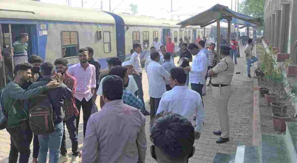 Railway passengers demand FOB at Patas Railway Station, Daund Pune ...