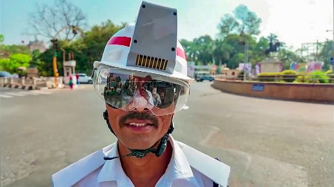 Vadodara Police provides innovative Special AC laden helmets for its ...