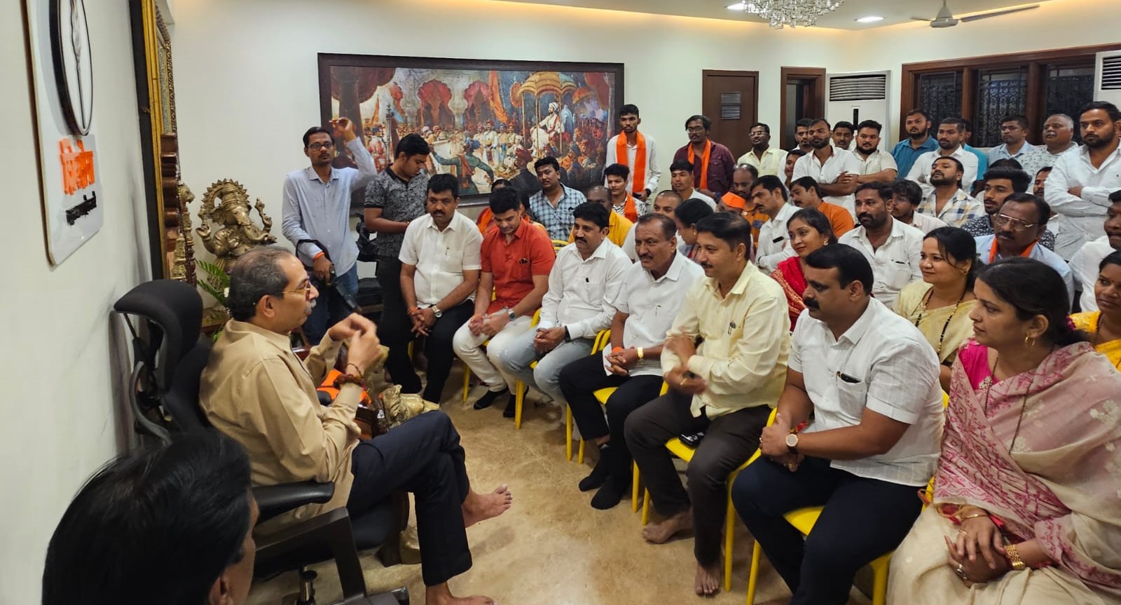 Pune Vidhansabha 2024: Ex-MLA Mahadev Babar Meets Uddhav Thackeray in ...
