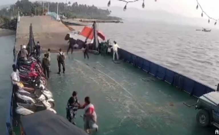 Murud: Pickup Truck Carrying Water Bottles Falls Into Sea at Agardanda ...
