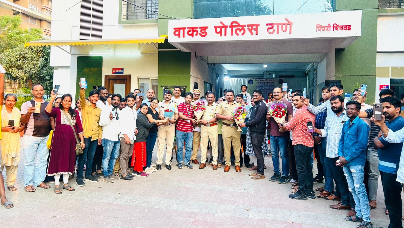 Pune: Wakad Police Reunite Citizens With 120 Stolen And Lost Mobile ...