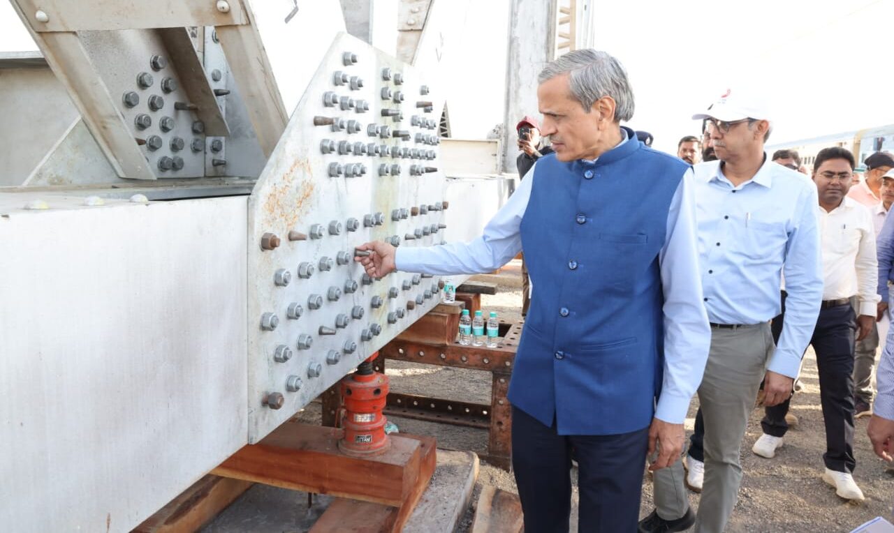 Central Railway’s GM inspected Manmad-Daund Section On Pune Division ...