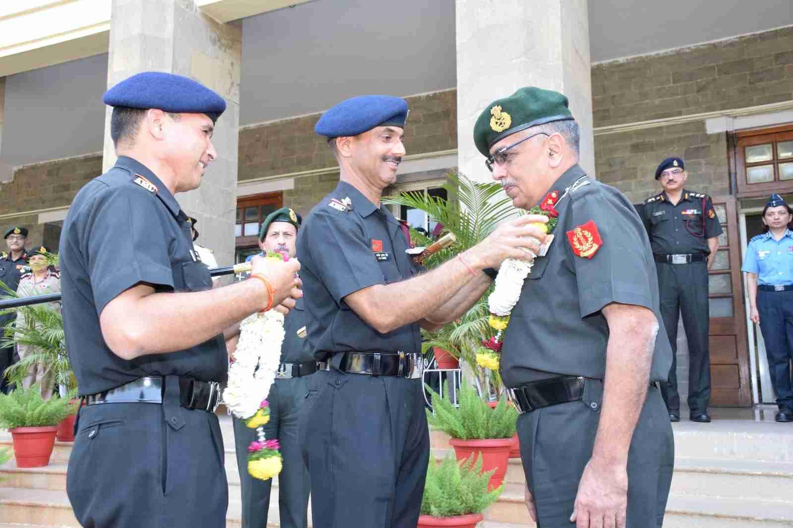 Lieutenant General Sandeep Thareja Relinquishes Command Of AFMC Pune ...