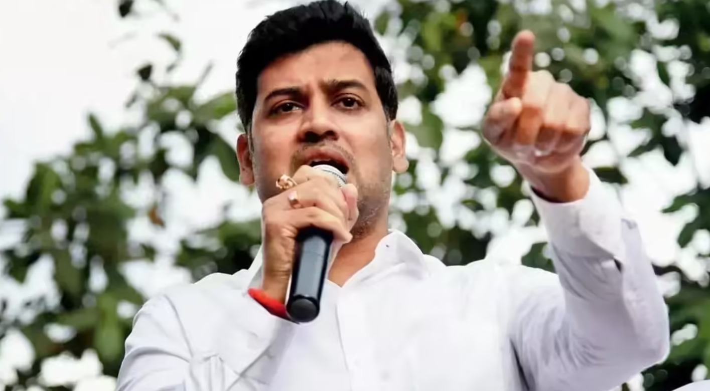 I-T Notices To Eknath Shinde’s Son And Maharashtra Minister Spark ...