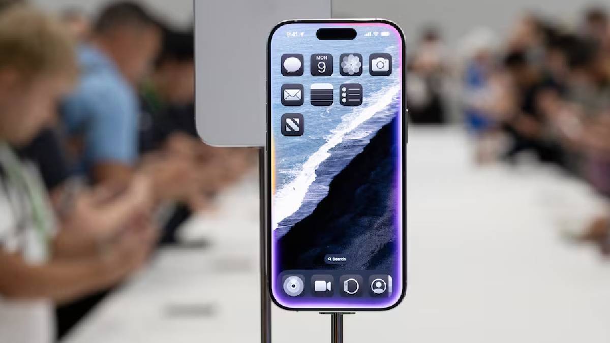 iPhone 16 Pro Gets Massive Price Cut Ahead of iPhone 17 Launch: Should ...