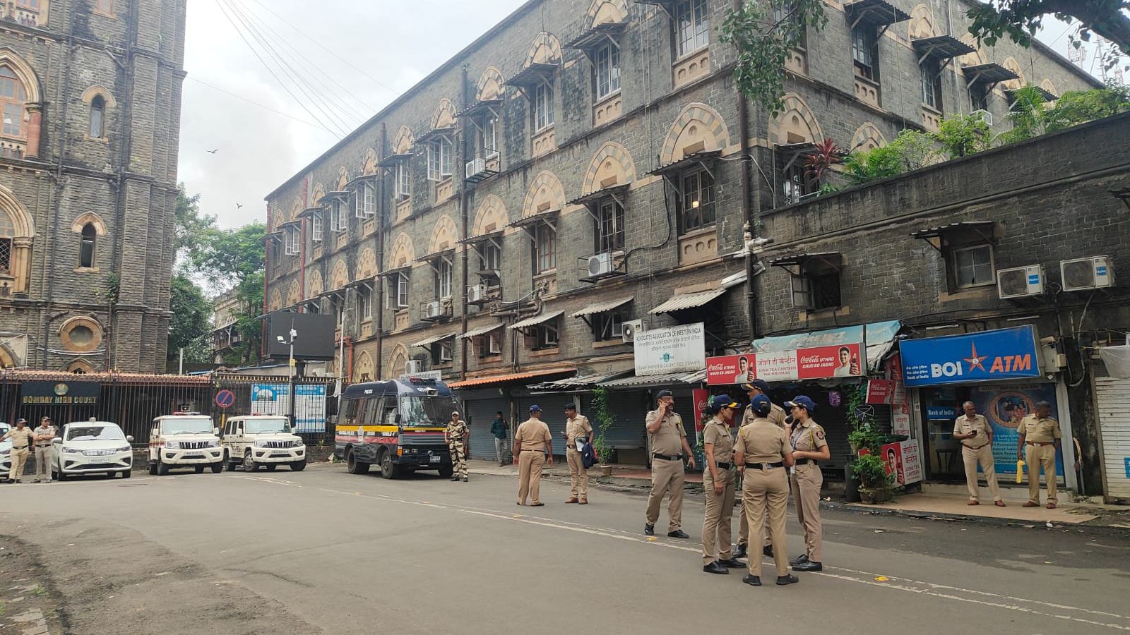 Delhi, Bombay High Courts Evacuated After Bomb Threat Emails, Security ...