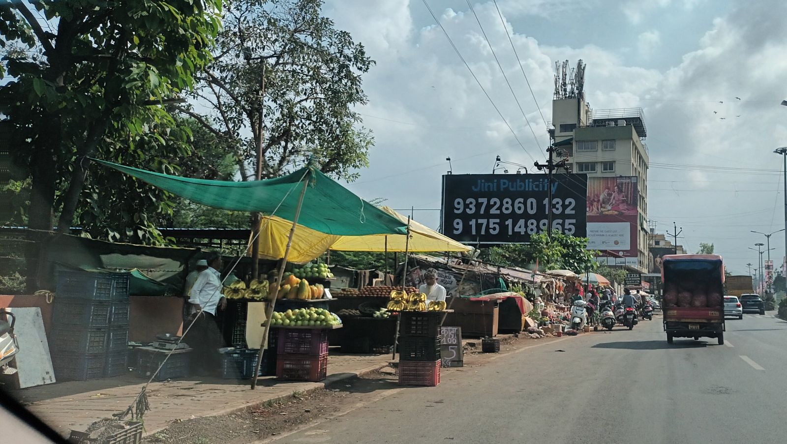 Pune: Encroachments Choke Main Kondhwa Road Near Parmar Pavan ...