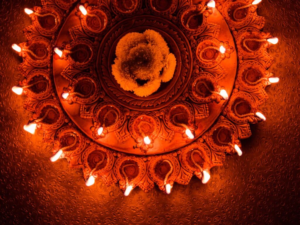Diwali 2025: How Many Diyas to Light on Each Day from Dhanteras to Bhai ...