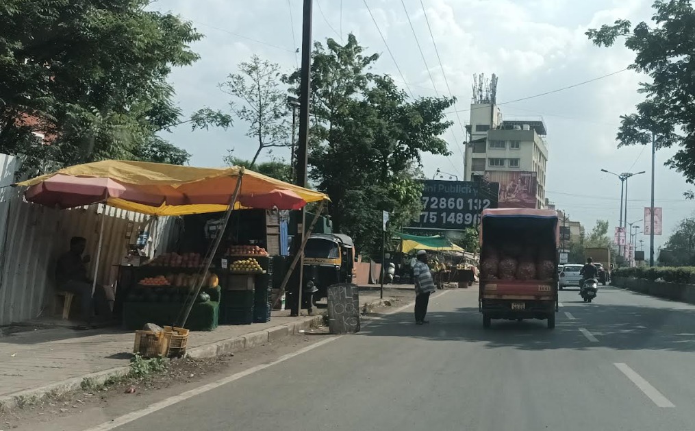 Pune: Encroachments Choke Main Kondhwa Road Near Parmar Pavan ...