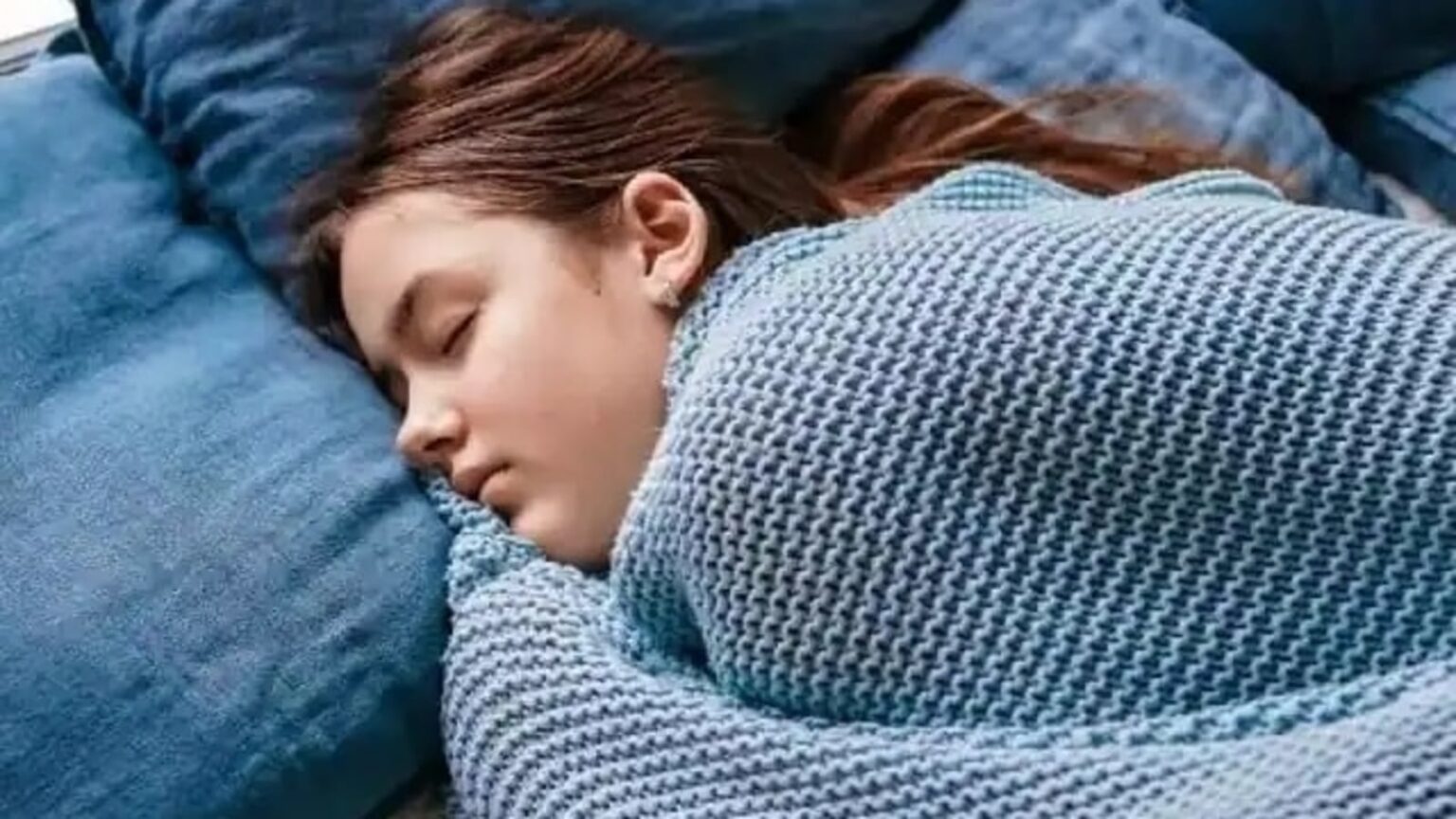 Sleeping With A Sweater At Night In Winter: Healthy Habit Or Hidden ...