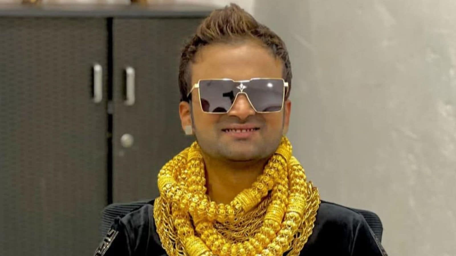 Pune ‘Golden Man’ Sunny Waghchoure Receives ₹5 Crore Extortion Threat ...