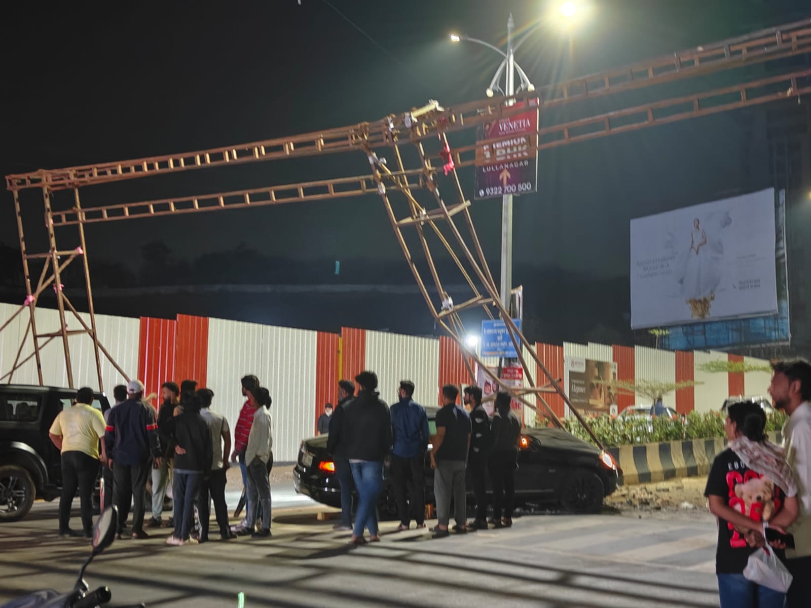 Pune: Speeding Car Rams Into Metal Arches At SM Ghule Circle ...