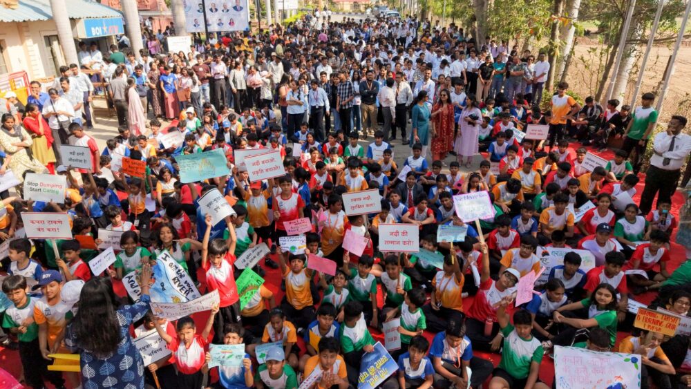 Pune: 6,000 MIT ADT Students Block Garbage Trucks, Protest Dumping of ...